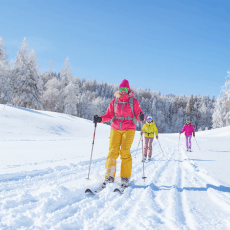 Choisir le bon poids de skis pour le ski alpin et la randonnée